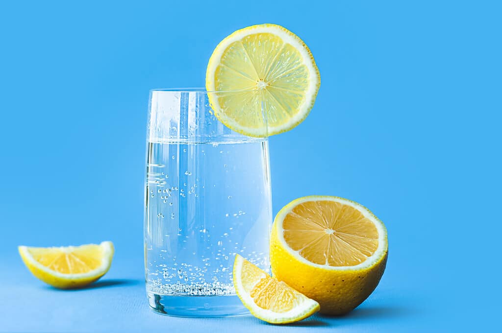 The Power of Lemon Water: the Benefits of Drinking it First Thing in the Morning | LUSH AND WELL